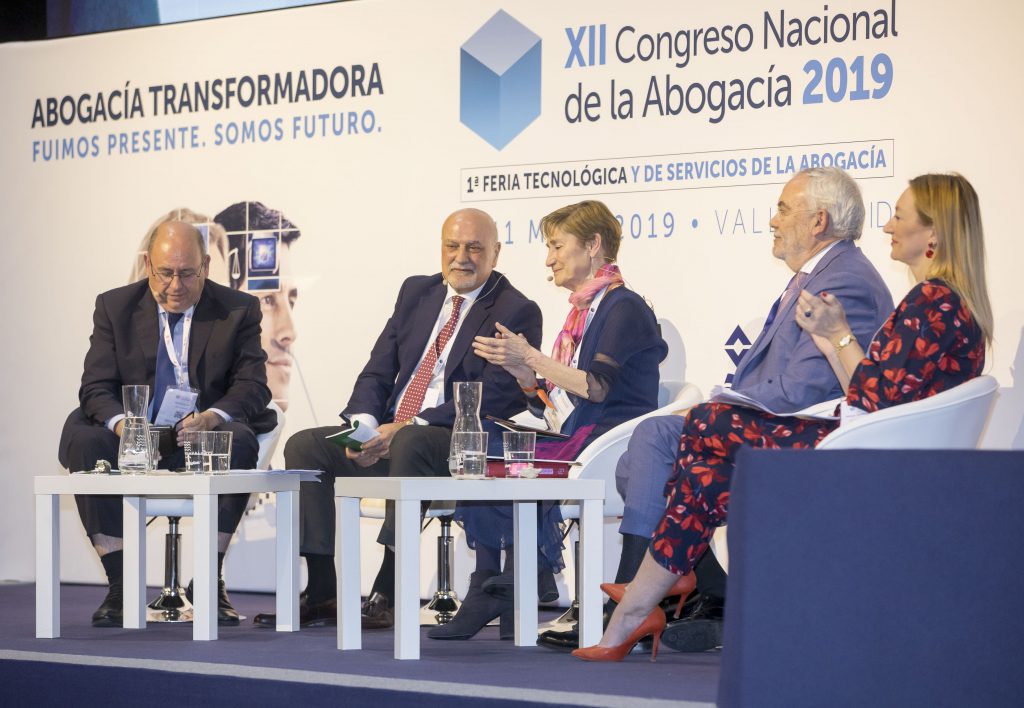 El CGAE presenta en Valladolid el nuevo Código Deontológico de la ...
