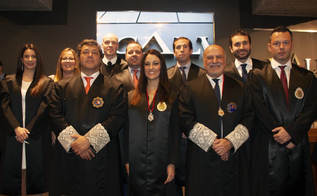 Casi una treintena de abogadas y abogados juran su cargo y se ...